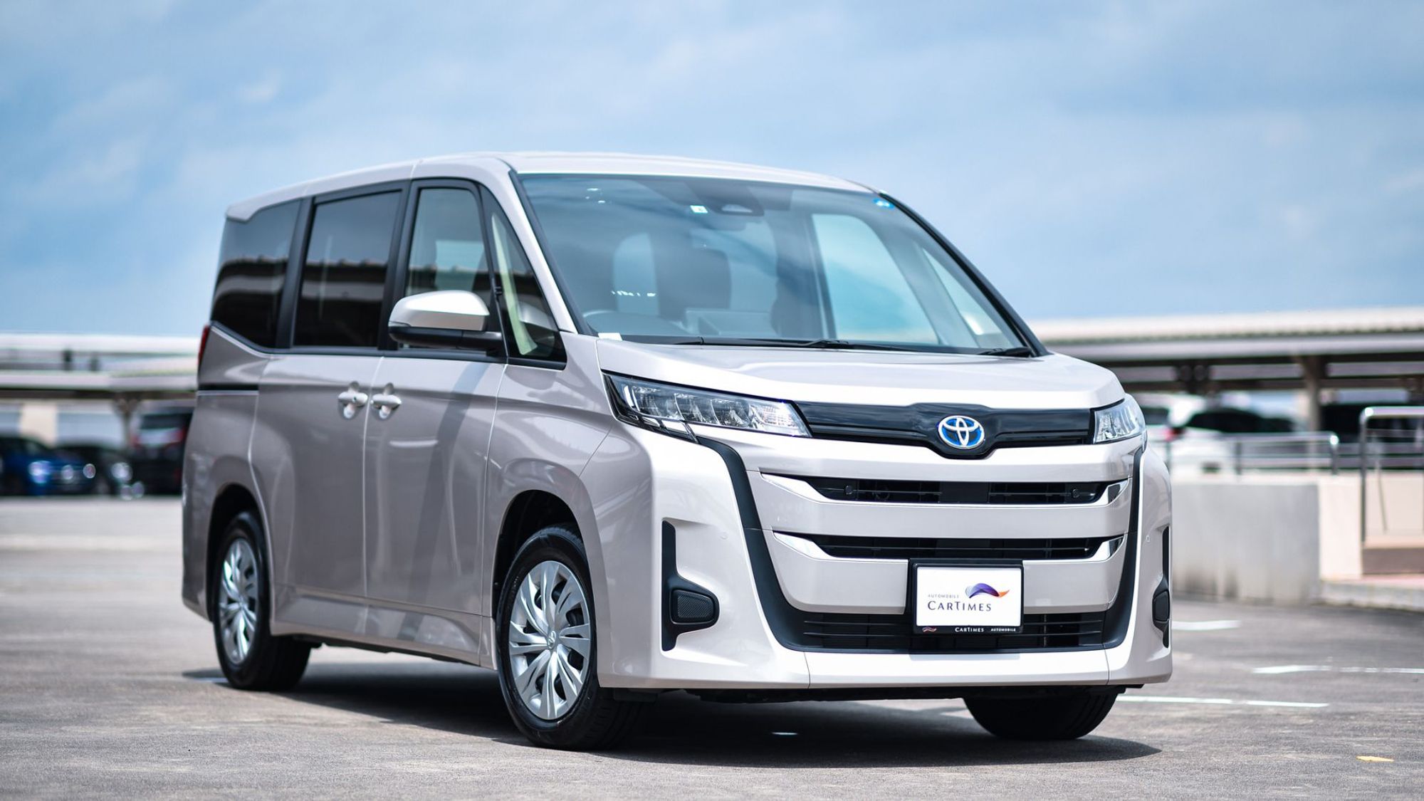 Toyota Noah 1.8X Hybrid Review